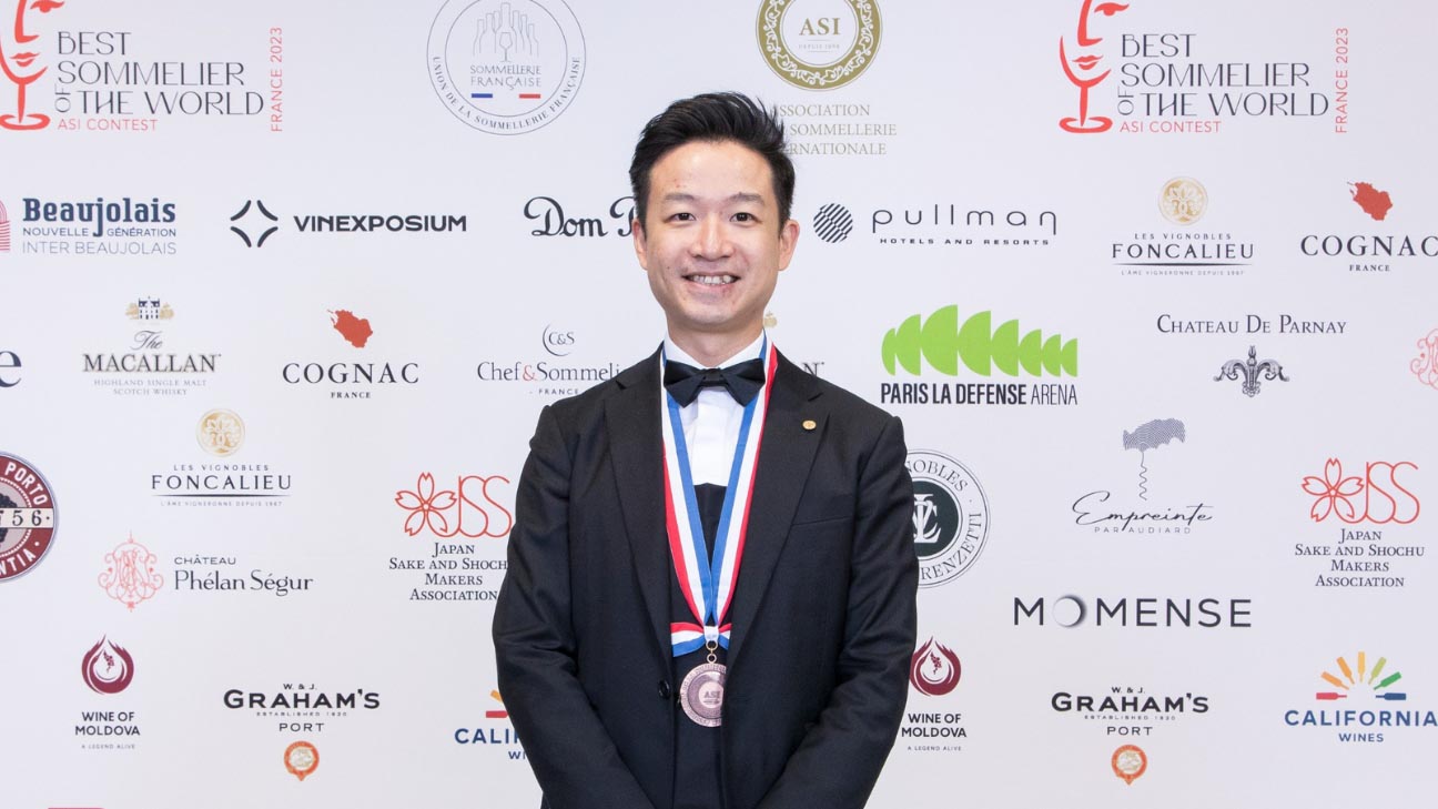 Get Social at A Vino Affair with Reeze Choi - Wine Collection Online ...